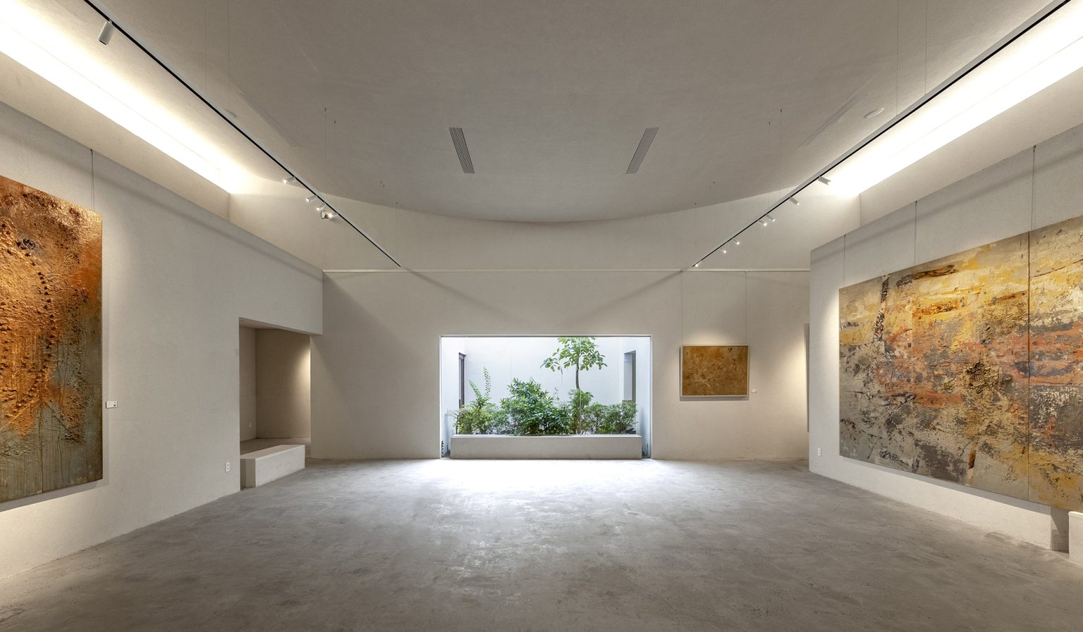 TAA gallery / thiết kế: TAA design - Ashui.com