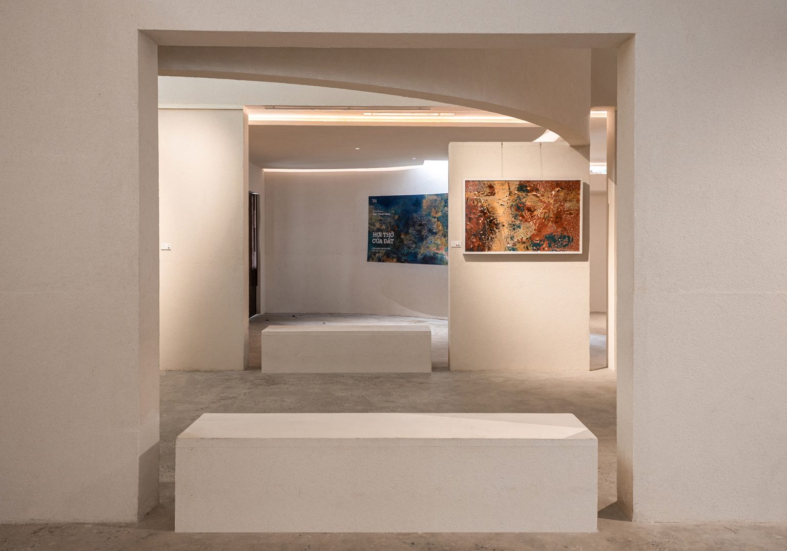 TAA gallery / thiết kế: TAA design - Ashui.com
