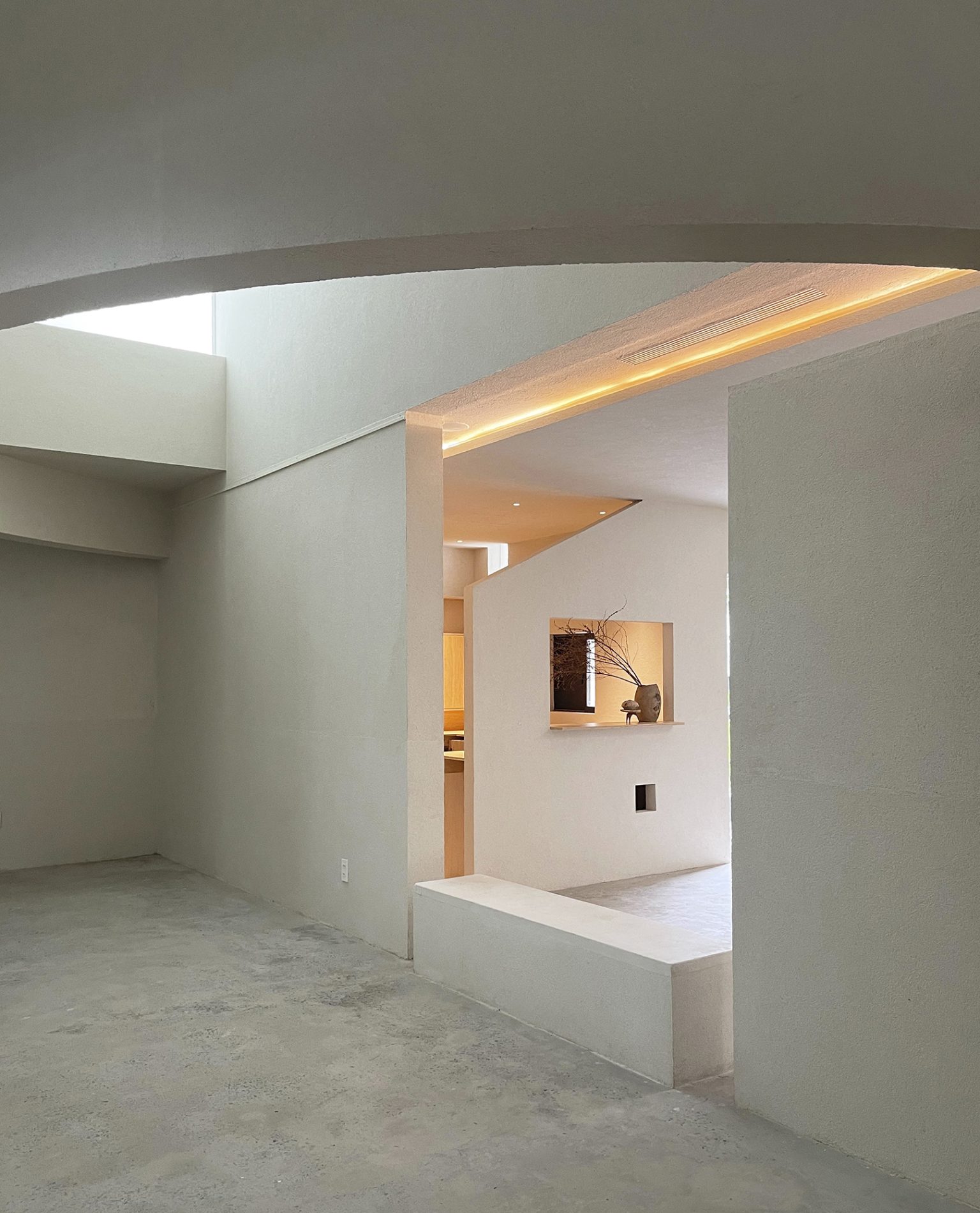 TAA gallery / thiết kế: TAA design - Ashui.com